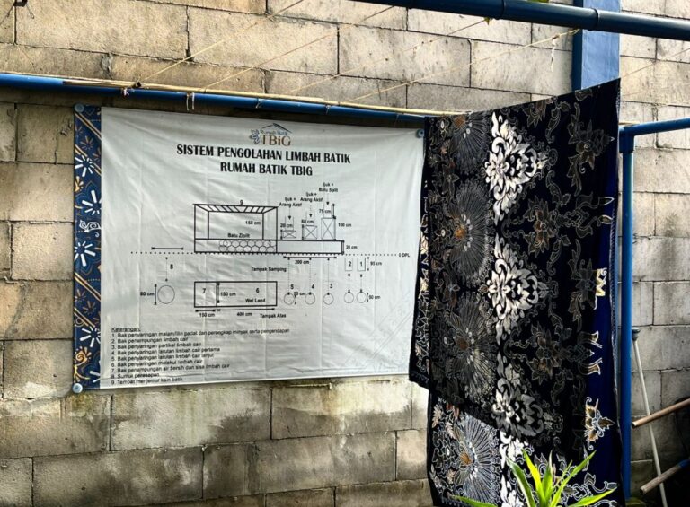 Menjaga Warisan, Merawat Alam: Inisiatif Rumah Batik TBIG Olah Limbah ...